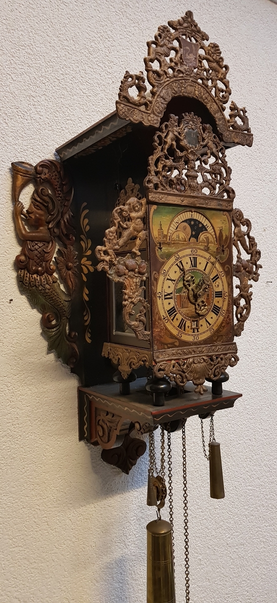 863. Friese stoelklok