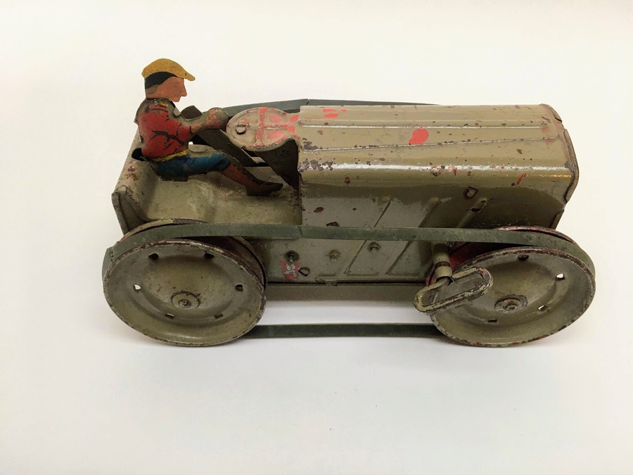 420. Blikken Triang Tractor met rubber banden, uitvoering L.B.Ltd ...